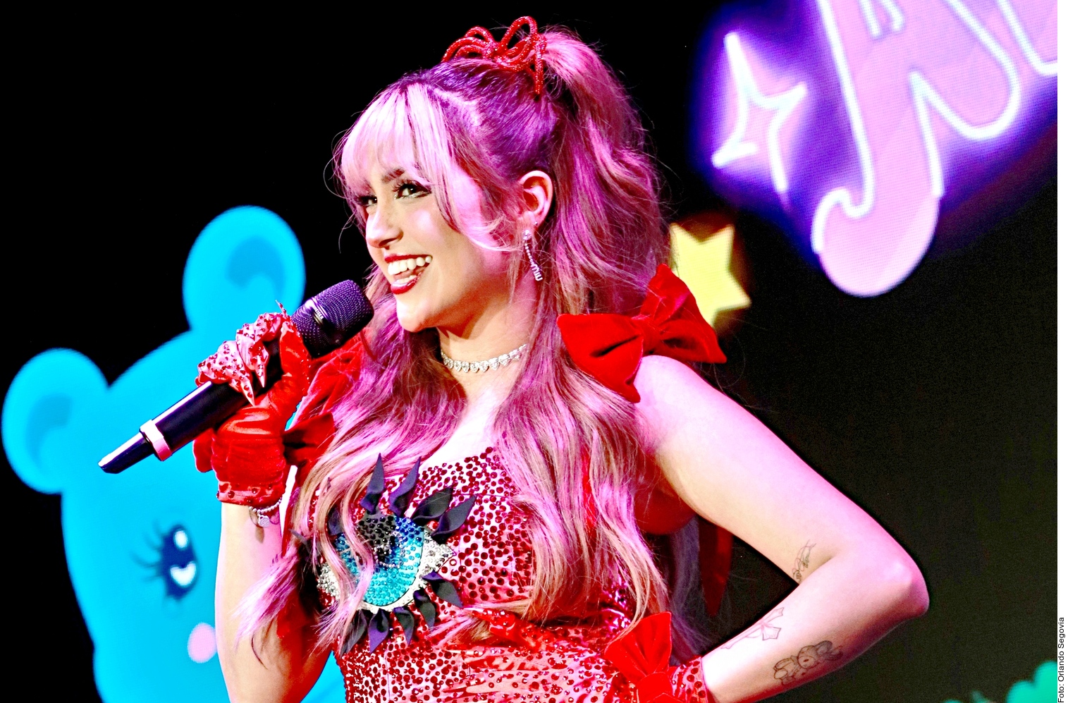 Ari Gameplays ahora es cantante - Luces del Siglo