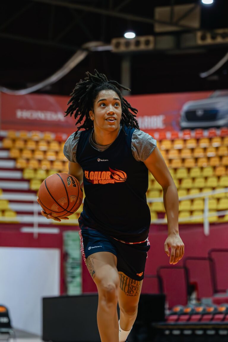 Llega Ariel Colón como refuerzo del Calor Femenil - Luces del Siglo