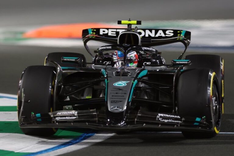 Novato Antonelli rebasa al veterano Hamilton - Luces del Siglo