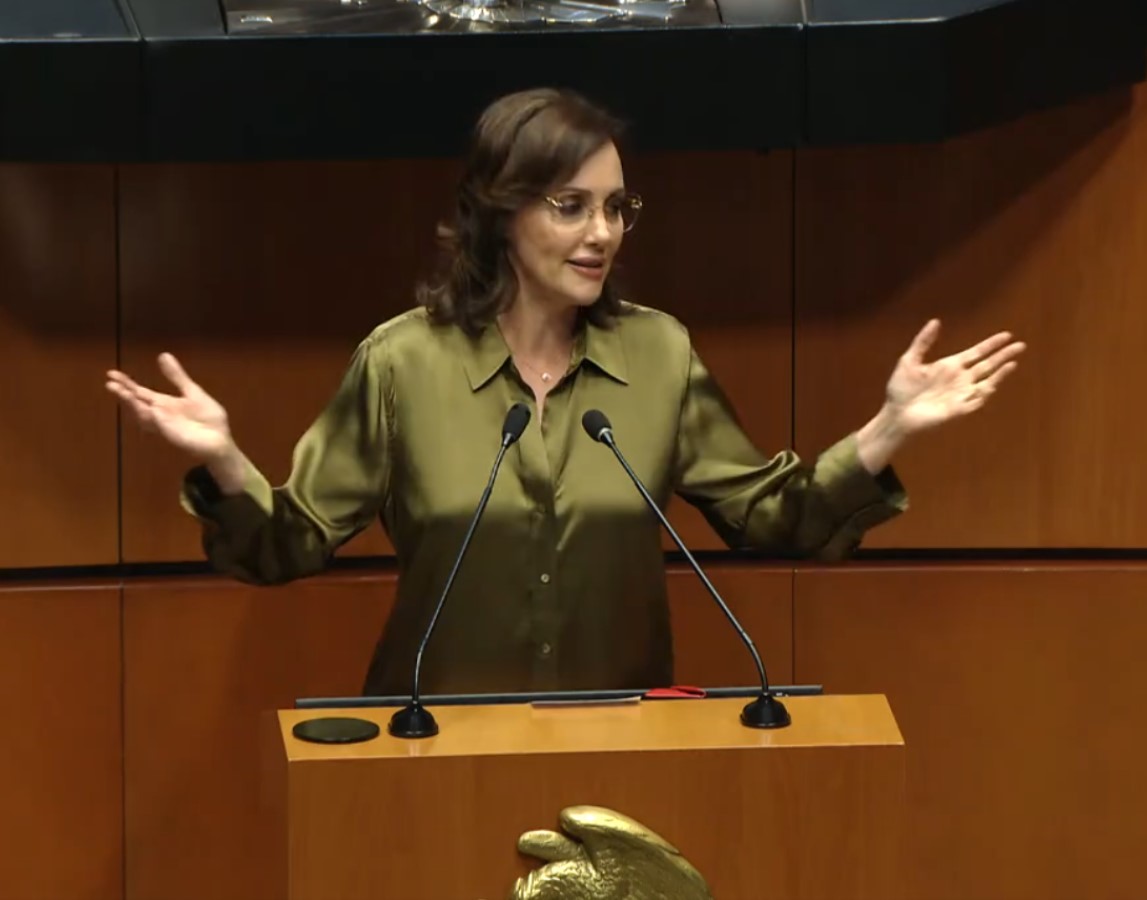 Lilly Téllez no legisla, pero hace mucho show - Luces del Siglo