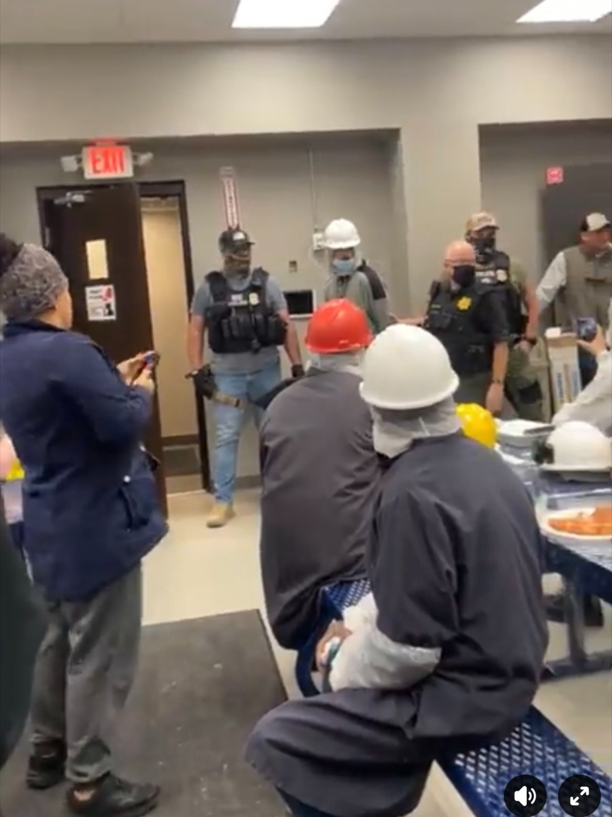 Redada de ICE en Nebraska; se lleva a más de 100 trabajadores - Luces ...