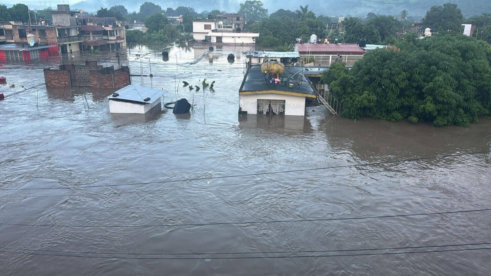 Despliegan ayuda en zonas afectadas por el desbordamiento del río ...