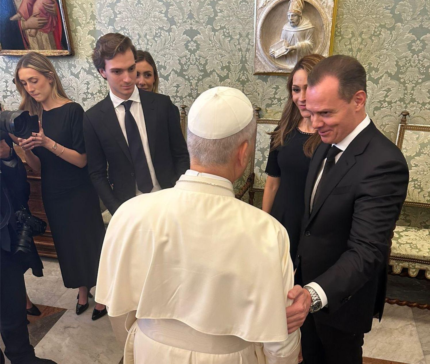 Olegario Vázquez Aldir Y El Papa León Xiv Sostienen Encuentro En El