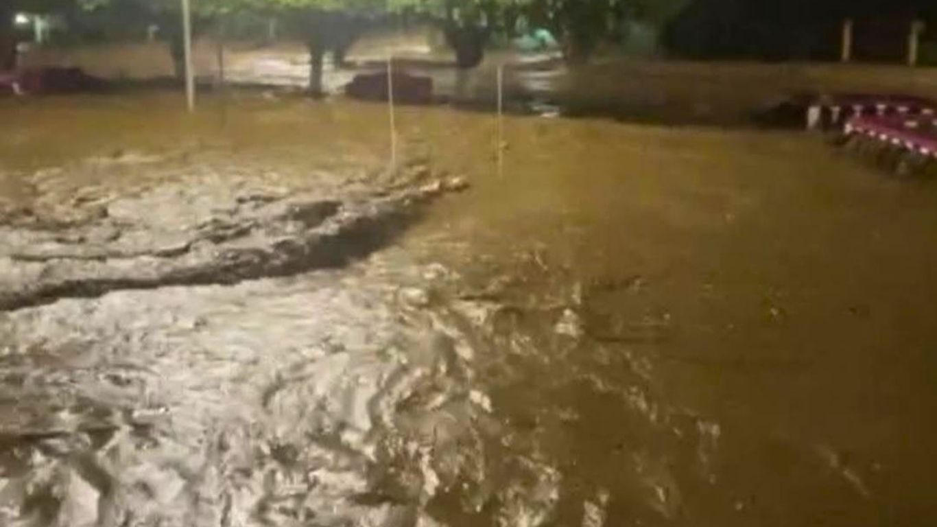 Afecta desbordamiento de ríos viviendas y caminos en Catemaco - Luces ...