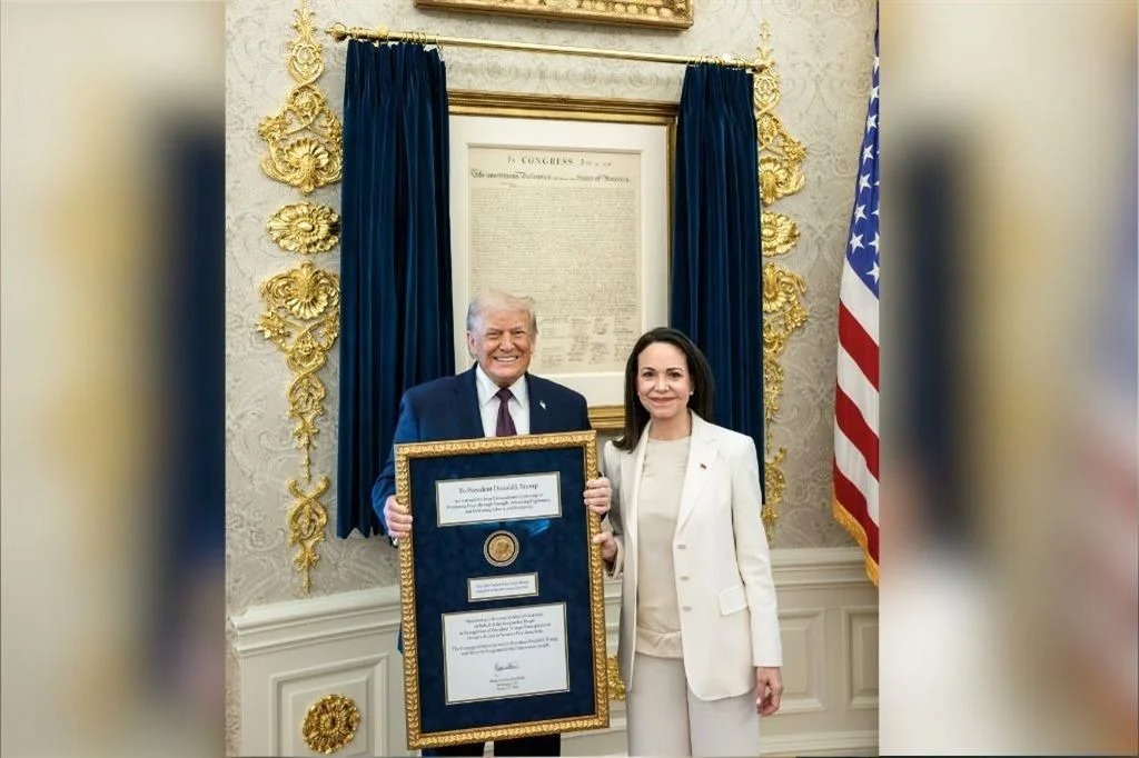 Ya tiene Trump, como quería, su Nobel de la Paz - Luces del Siglo