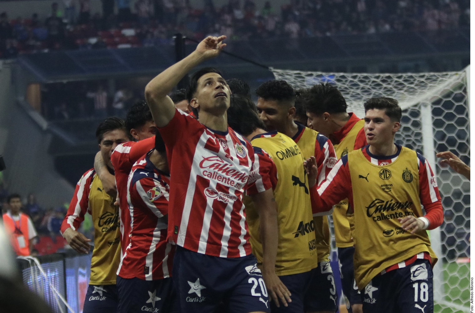 Cruz Azul y Chivas dejan abierta la Semifinal tras empate 2-2 - Luces ...
