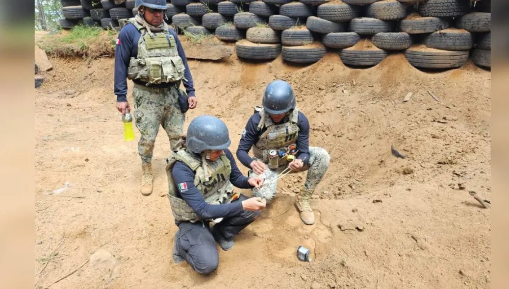 Inician compra de equipo contra bombas y ataques químicos, previo al ...